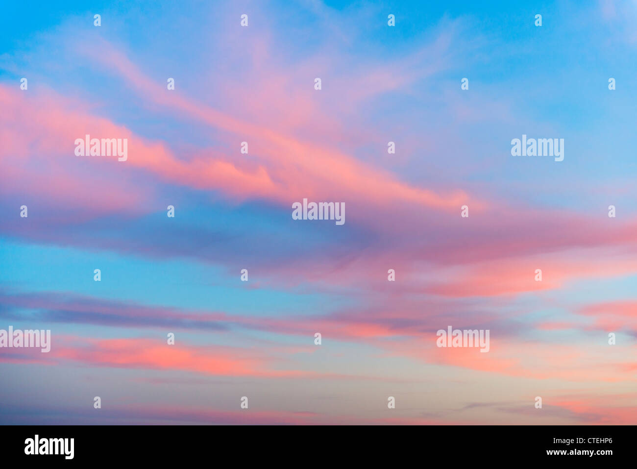 Wispy cloud sunset hi-res stock photography and images - Alamy