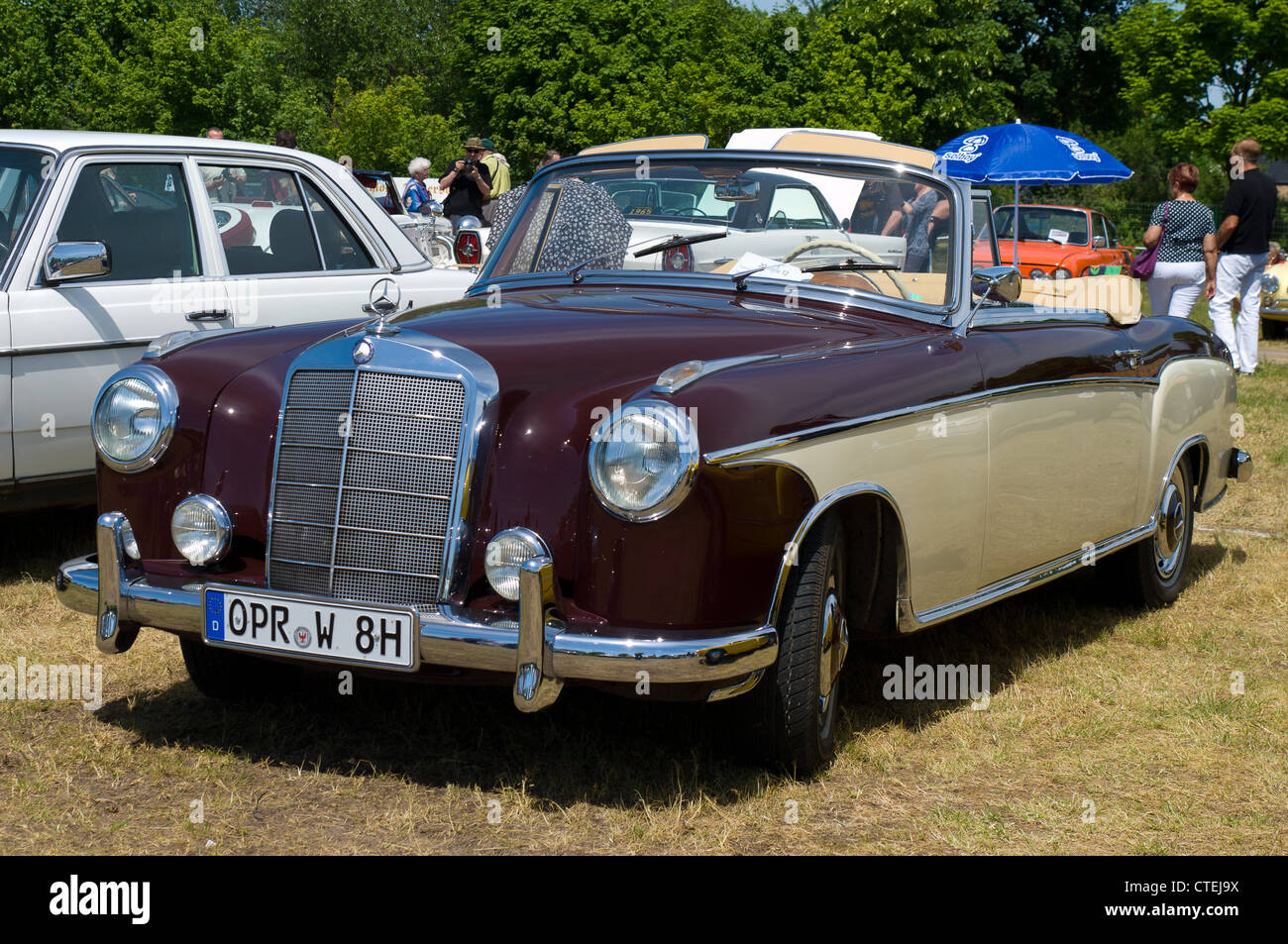 Car Mercedes-Benz Type W180 220S cabriolet Stock Photo - Alamy