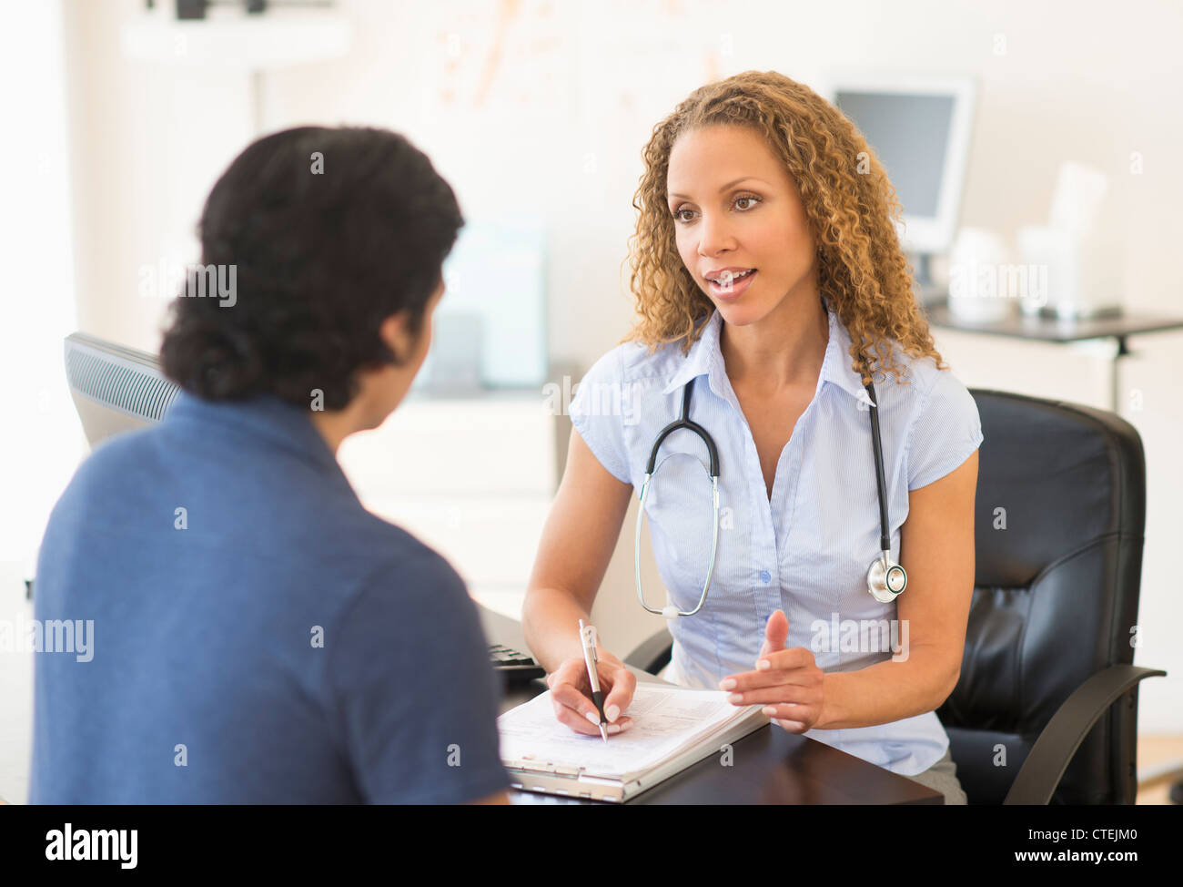 Doctor patient consultation hi-res stock photography and images - Alamy