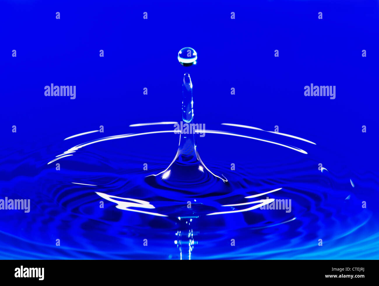 Blue water splashing Stock Photo - Alamy
