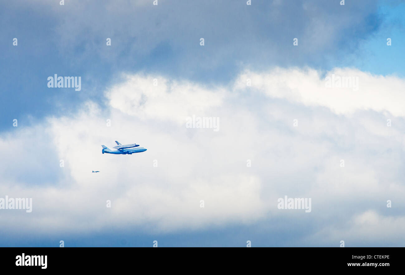 Fighter jet, large plane and space shuttle Stock Photo - Alamy