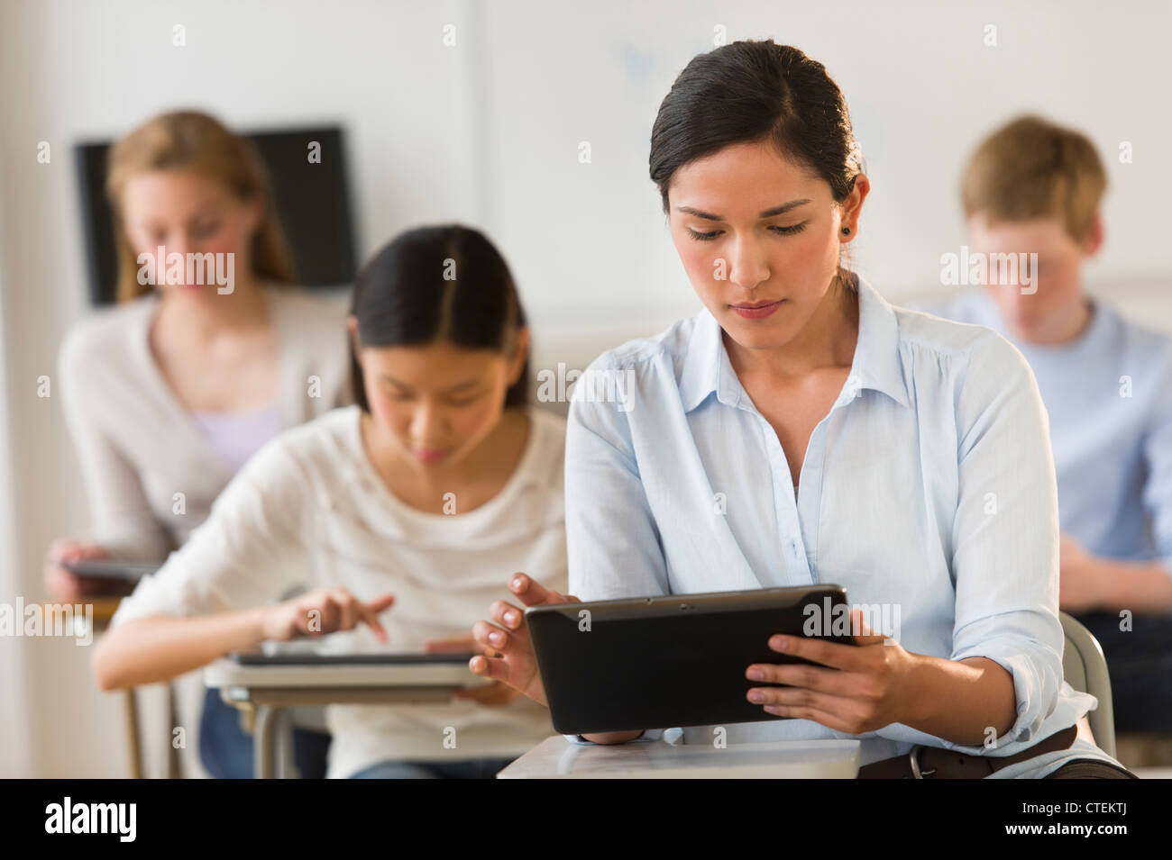 Students using tablets classroom hi-res stock photography and images ...