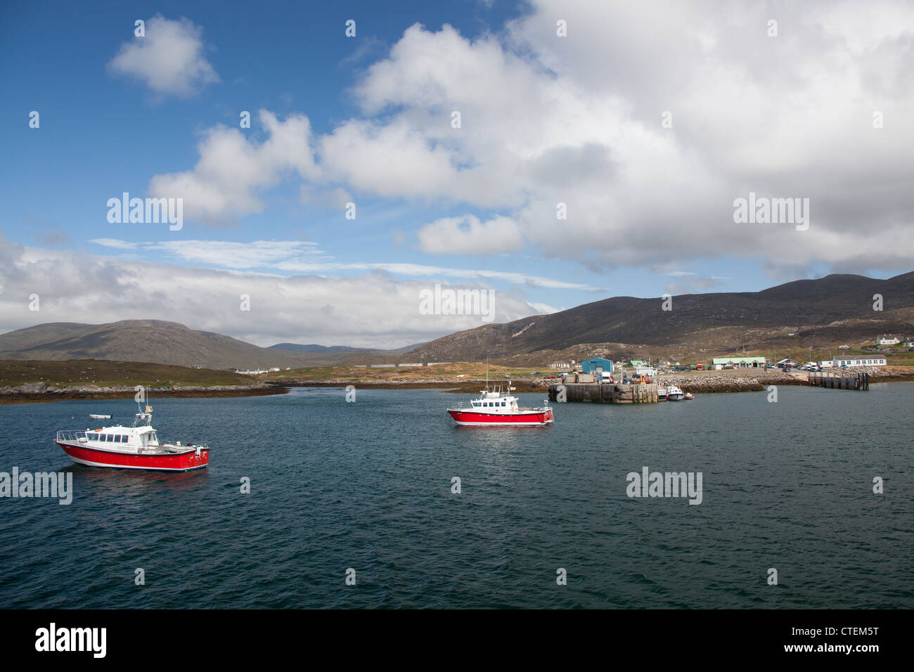 Leverburgh harbour hi-res stock photography and images - Alamy