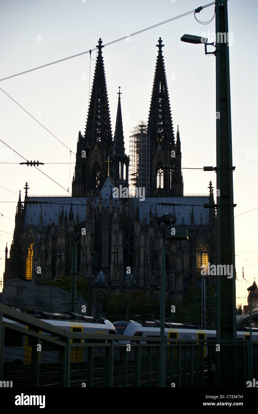 Silhouette cologne cathedral hi-res stock photography and images - Alamy