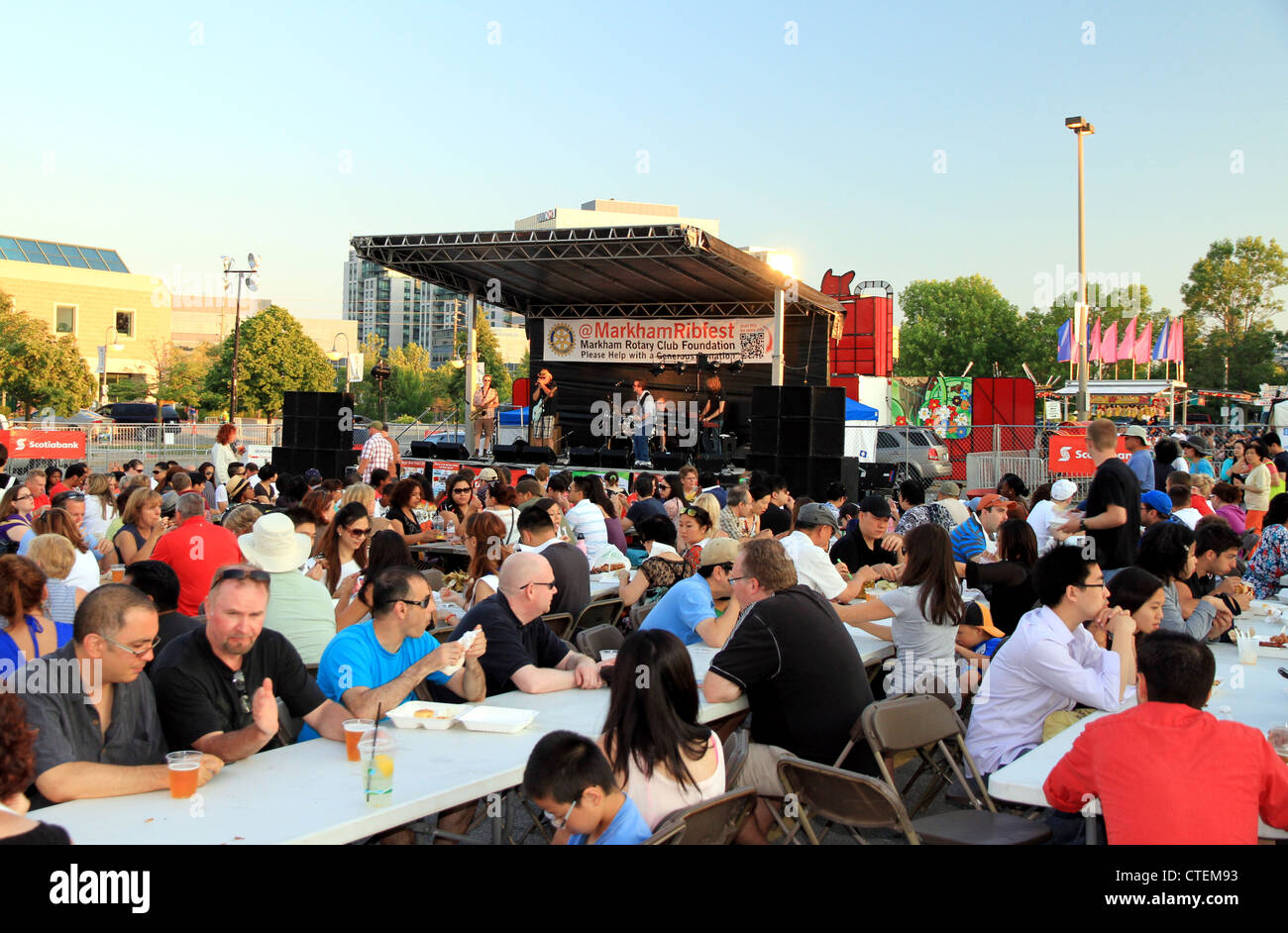 Canada crowd hi-res stock photography and images - Alamy