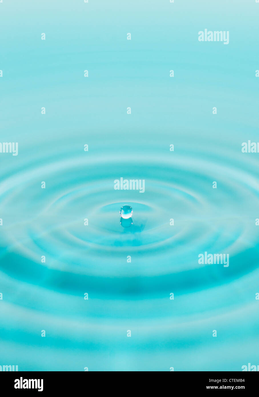 Drop falling into water Stock Photo - Alamy