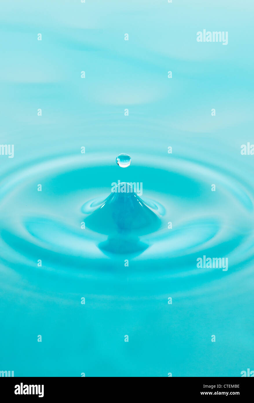 Drop falling into water Stock Photo - Alamy
