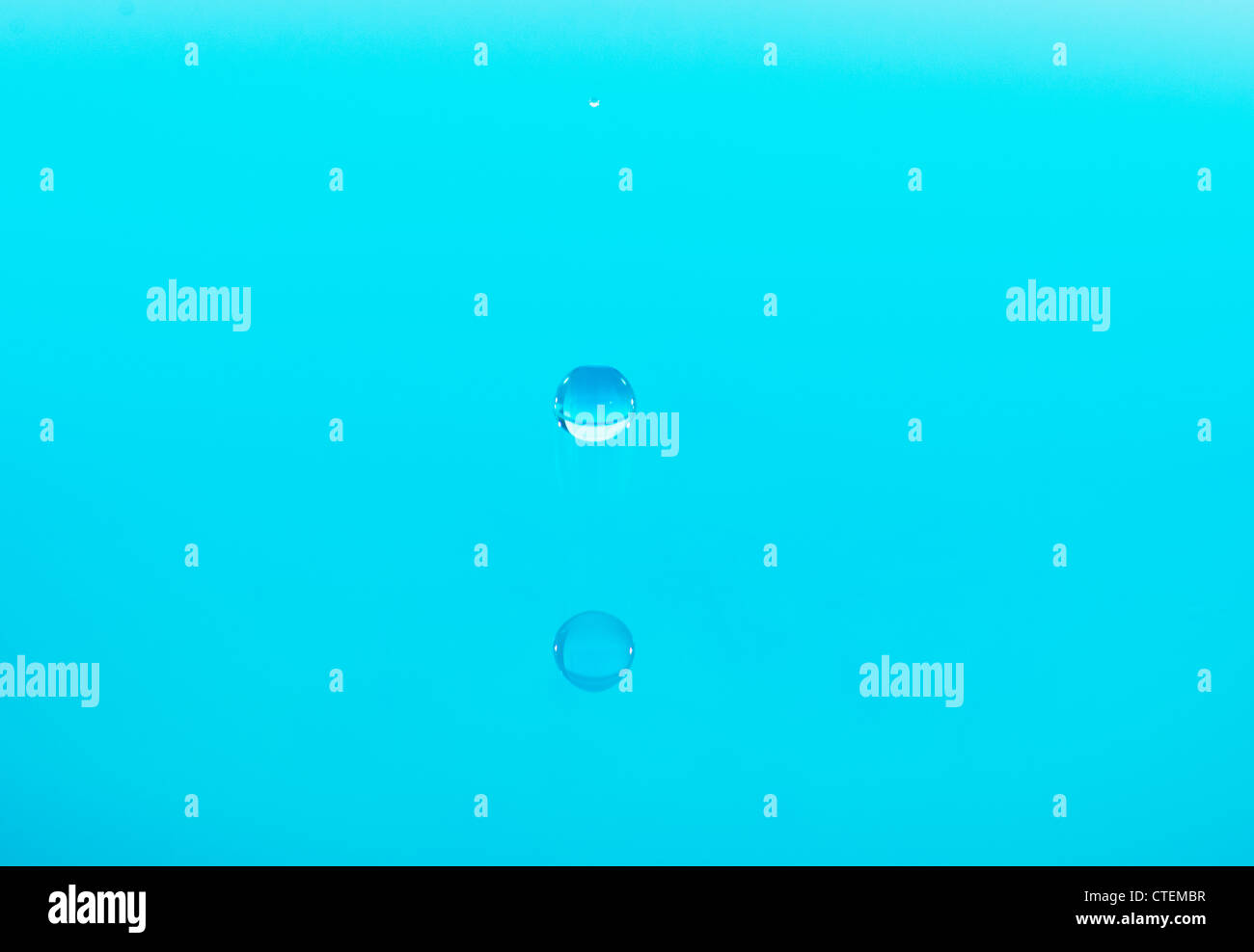 Drop falling into water Stock Photo - Alamy