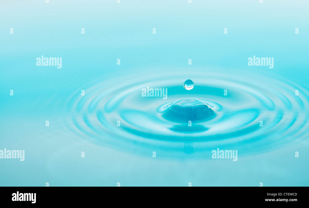 Drop falling into water Stock Photo - Alamy
