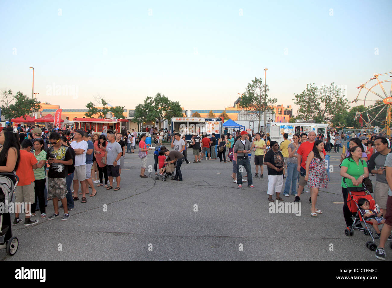 People Lining Up High Resolution Stock Photography and Images - Alamy