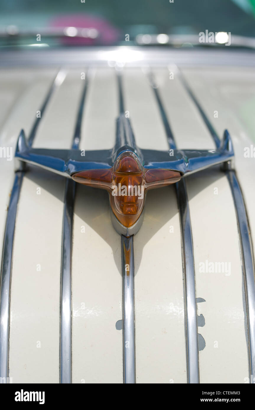 Emblem Pontiac Starchief Stock Photo - Alamy