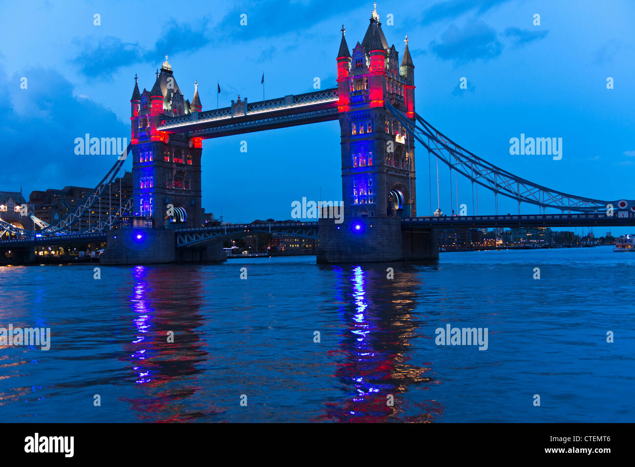 UK, England, London, Tower Bridge at dusk Stock Photo - Alamy