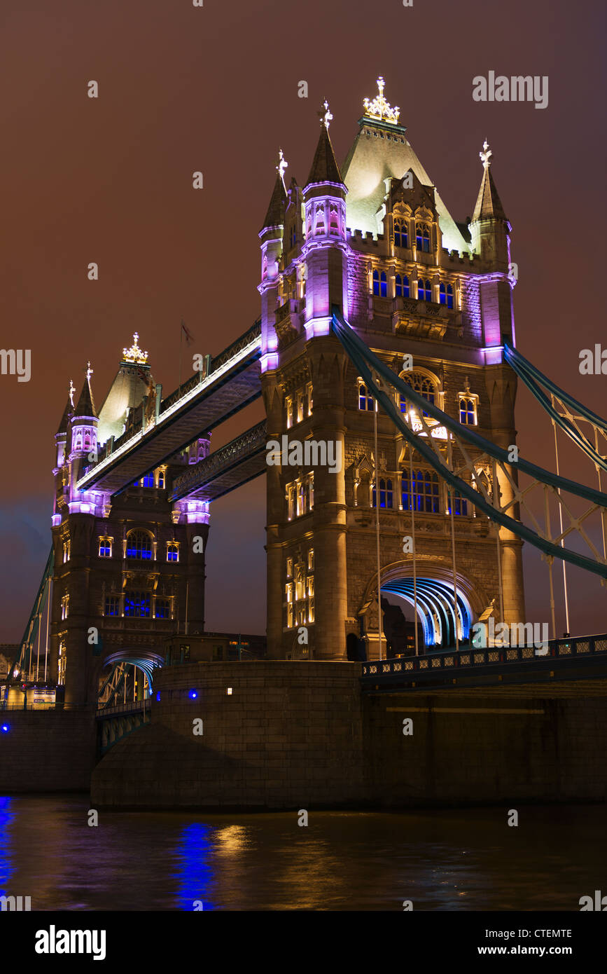 UK, England, London, Tower Bridge at night Stock Photo - Alamy