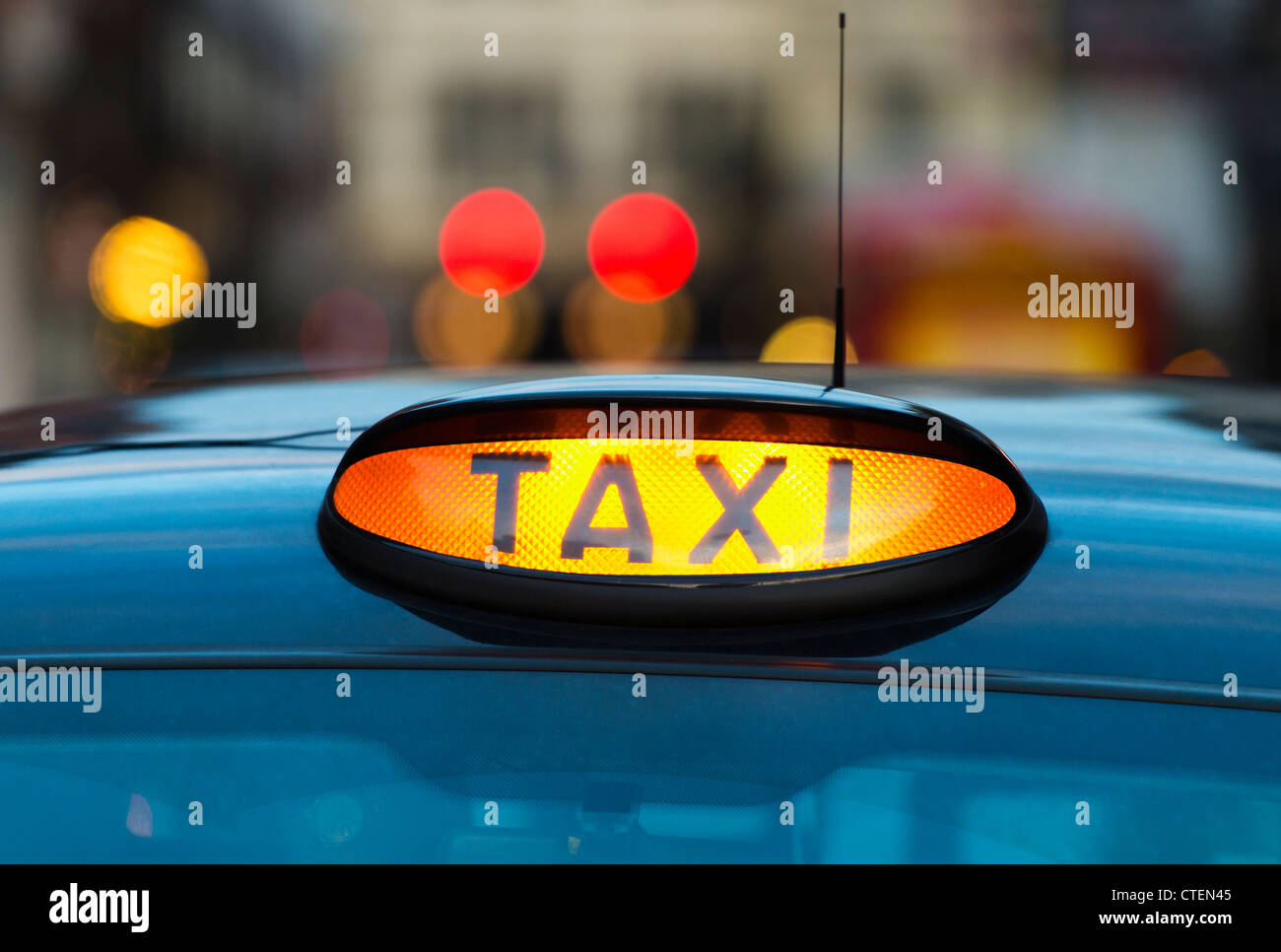 London taxi sign hi-res stock photography and images - Alamy