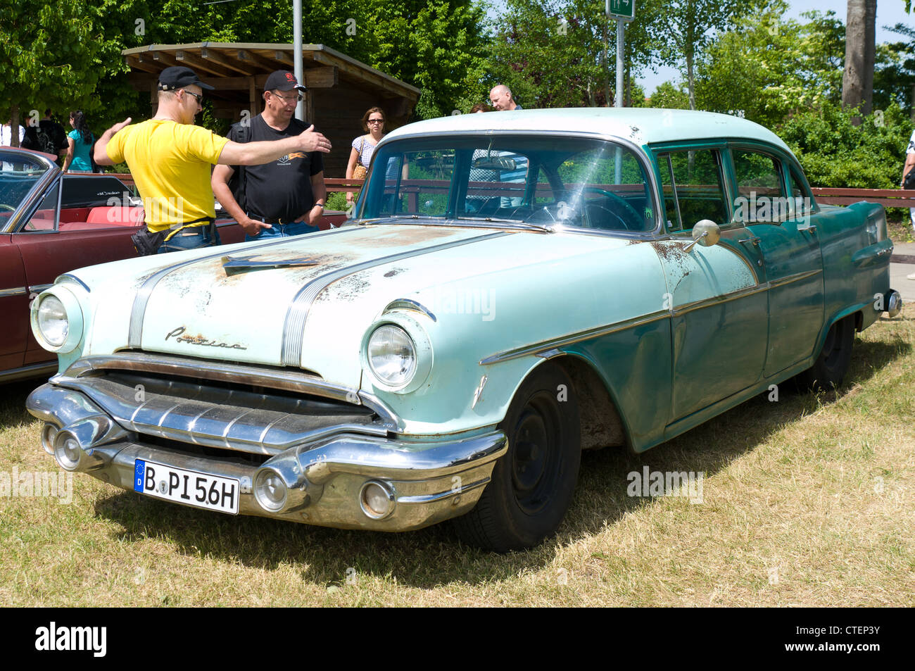 Old rusty pontiac hi-res stock photography and images - Alamy
