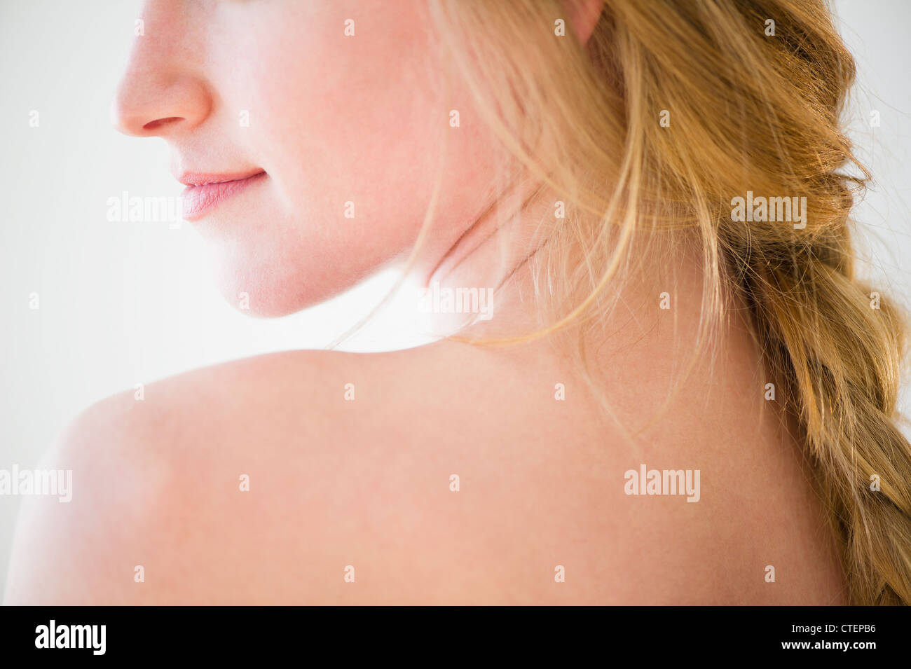 Close-up of woman's shoulder Stock Photo - Alamy