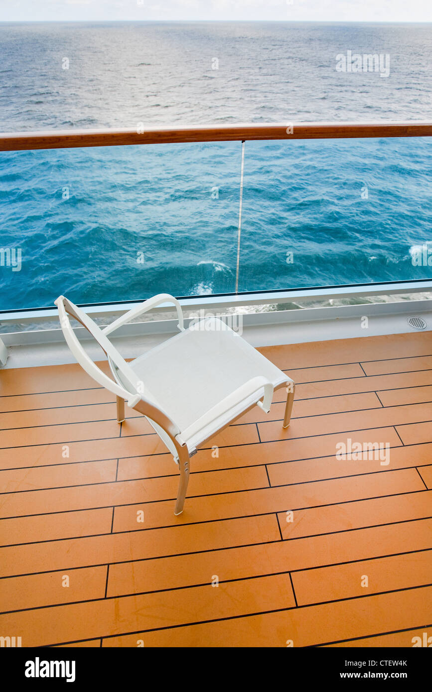 Cruise ship lounge chair hi-res stock photography and images - Alamy