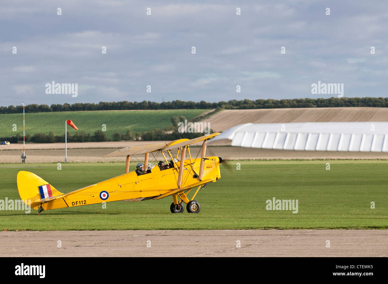 Tiger moth aircraft ww2 hi-res stock photography and images - Alamy
