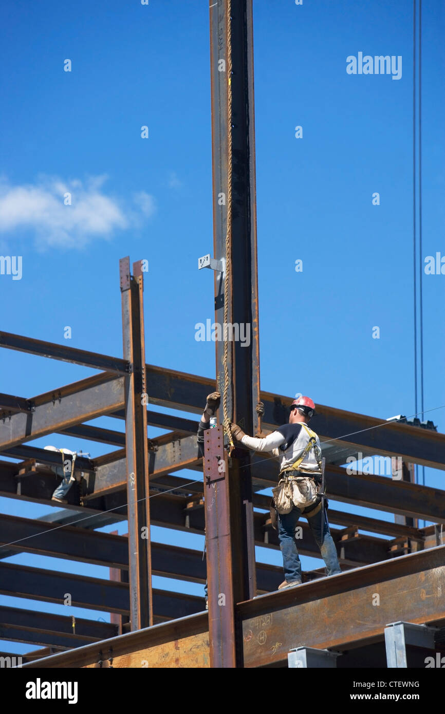 USA, New York, Long Island City, Construction worker on construction ...