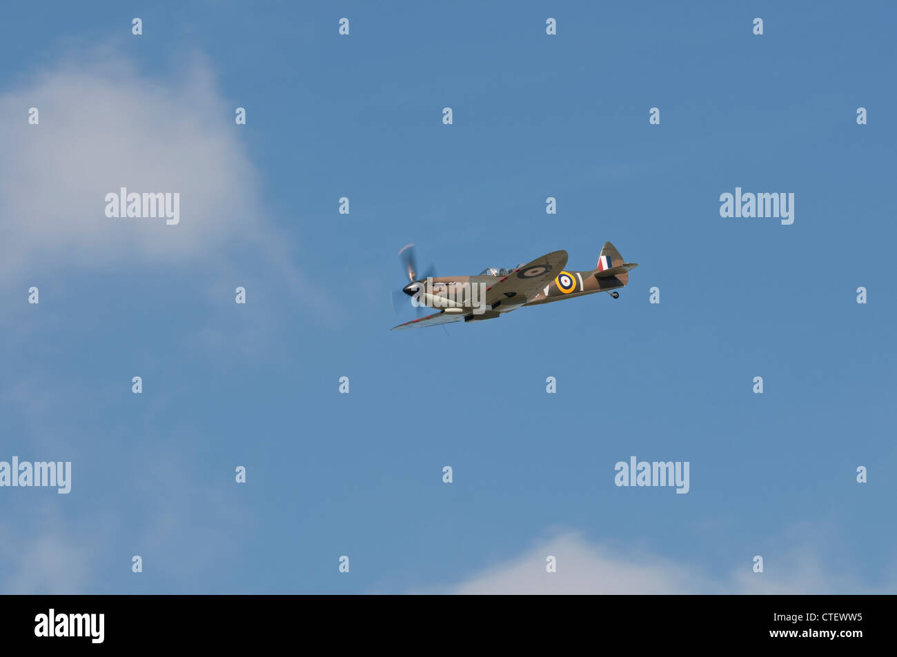 Spitfire flypast ww2 fighter hi-res stock photography and images - Alamy