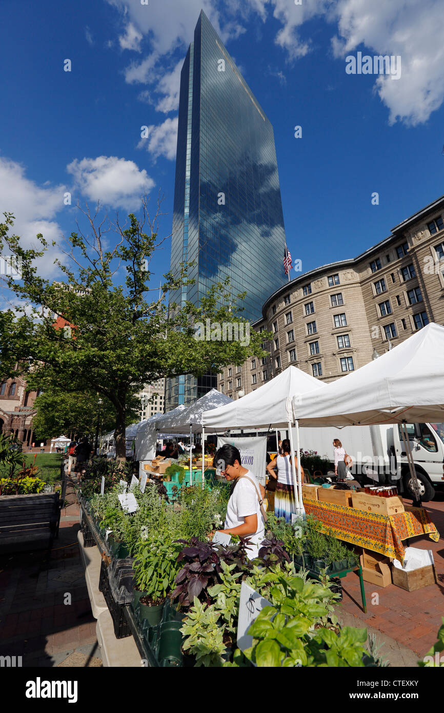 Farmers market square hi-res stock photography and images - Alamy