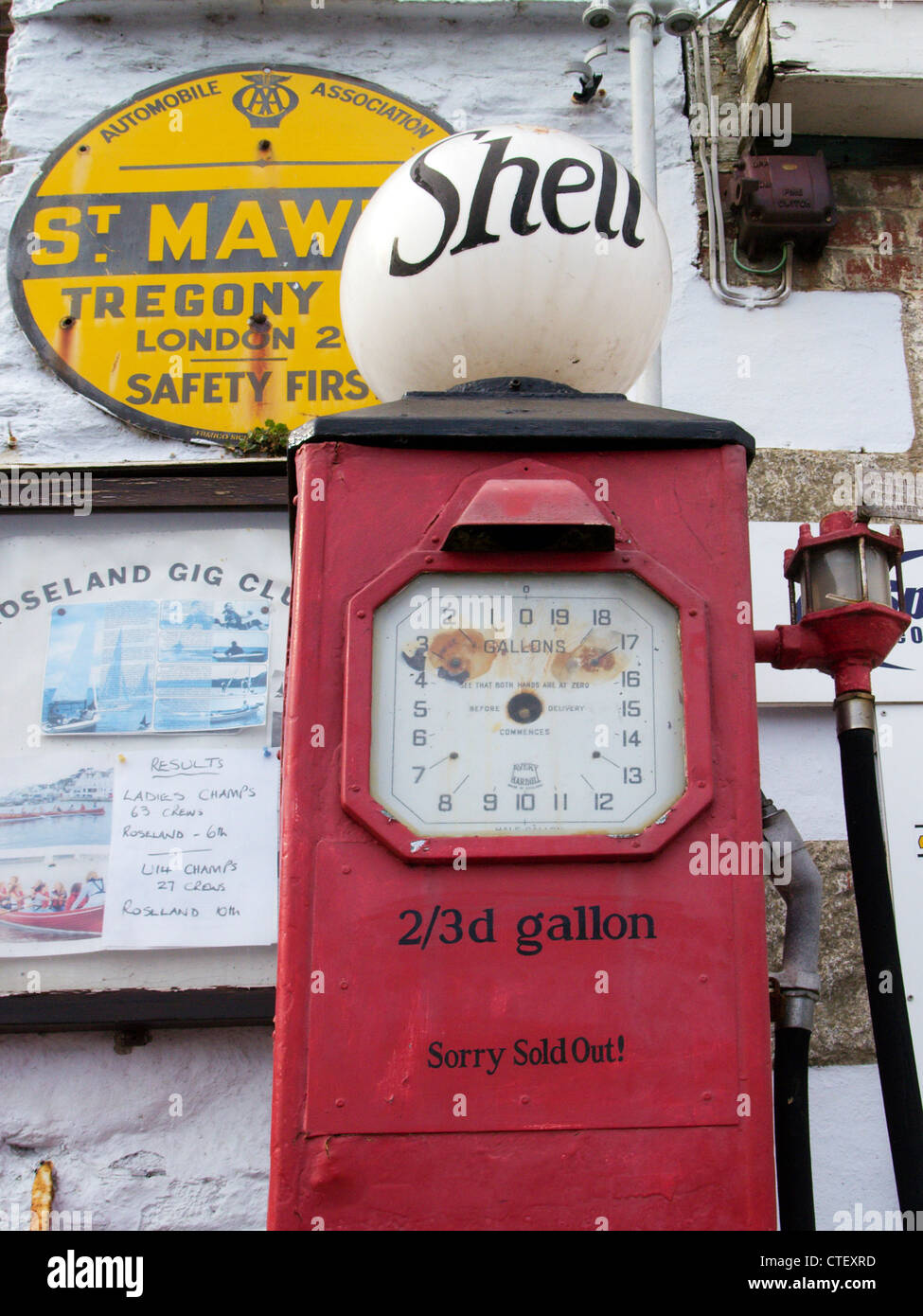 Old shell petrol pump hi-res stock photography and images - Alamy