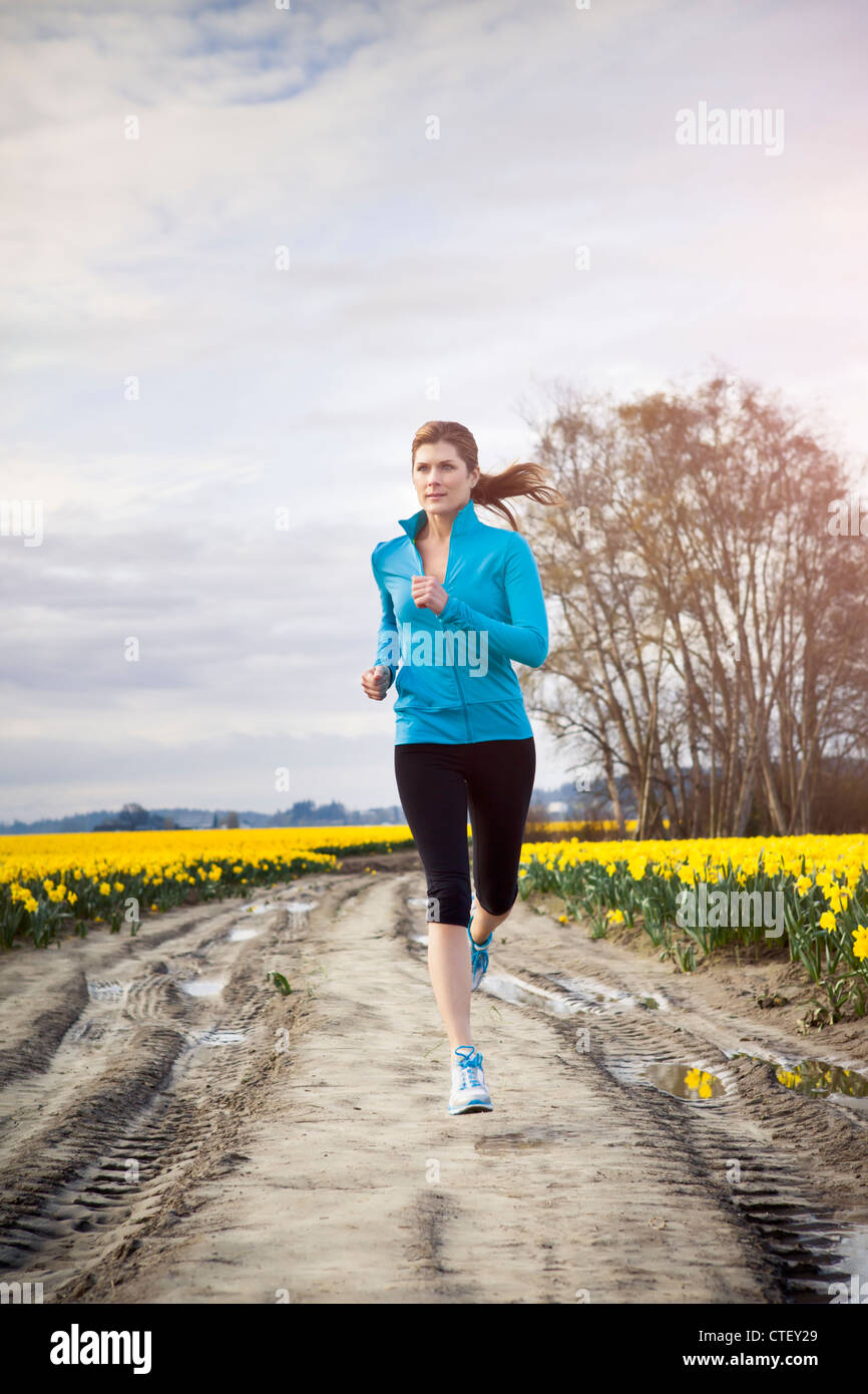 Woman running looking back hi-res stock photography and images - Alamy