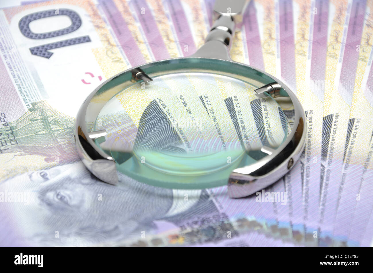 Money magnifier hi-res stock photography and images - Alamy