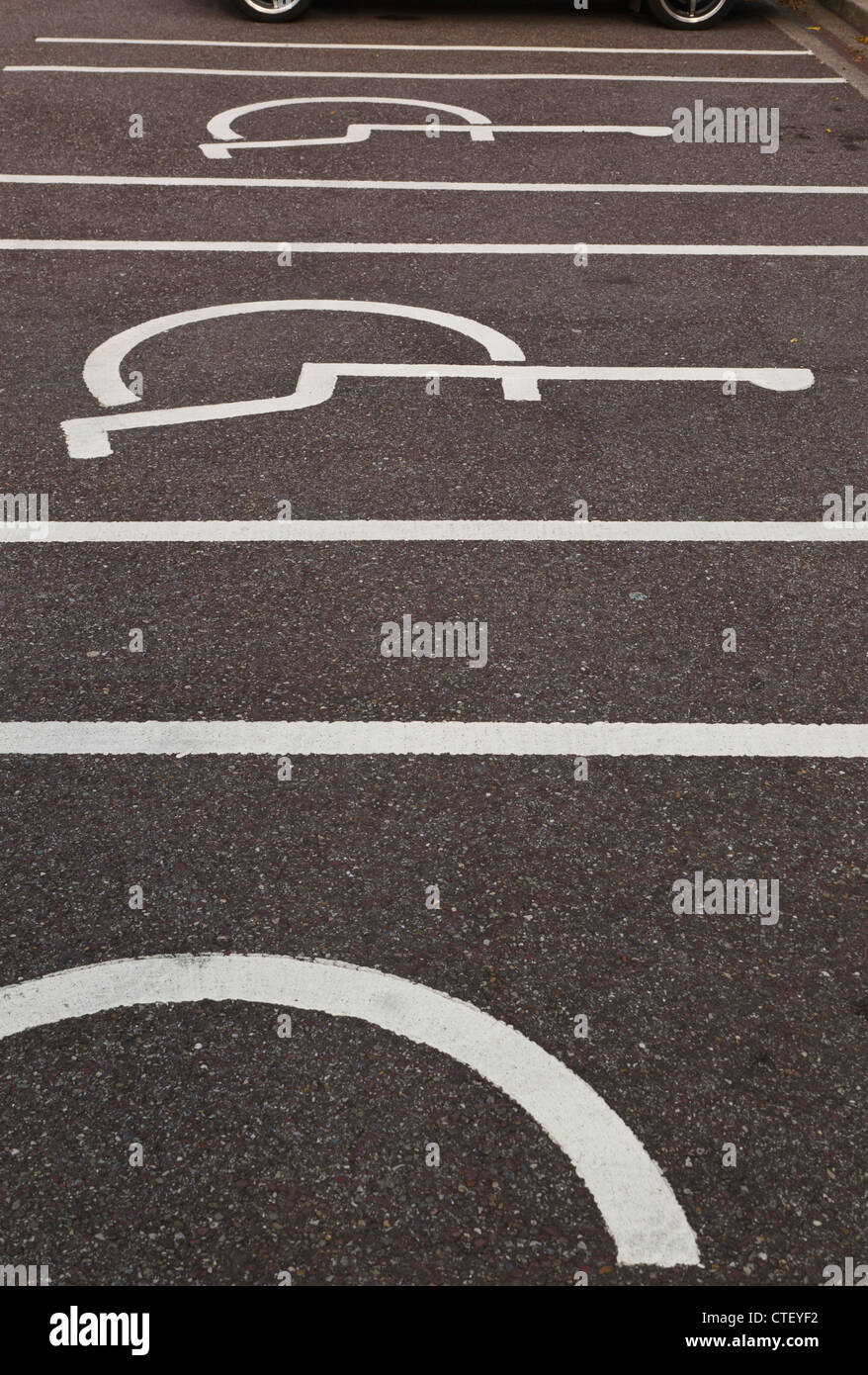 Reserved parking signs hi-res stock photography and images - Alamy