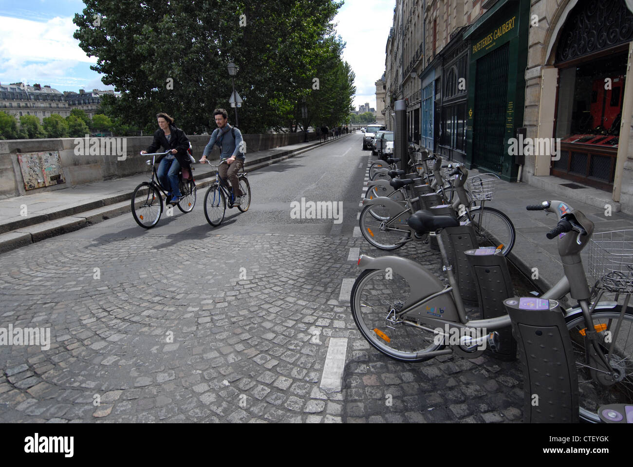 Quai de lhorloge paris hi-res stock photography and images - Alamy