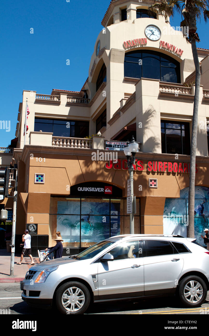 Retail shopping area on Pacific Coast Highway in Huntington Beach ...