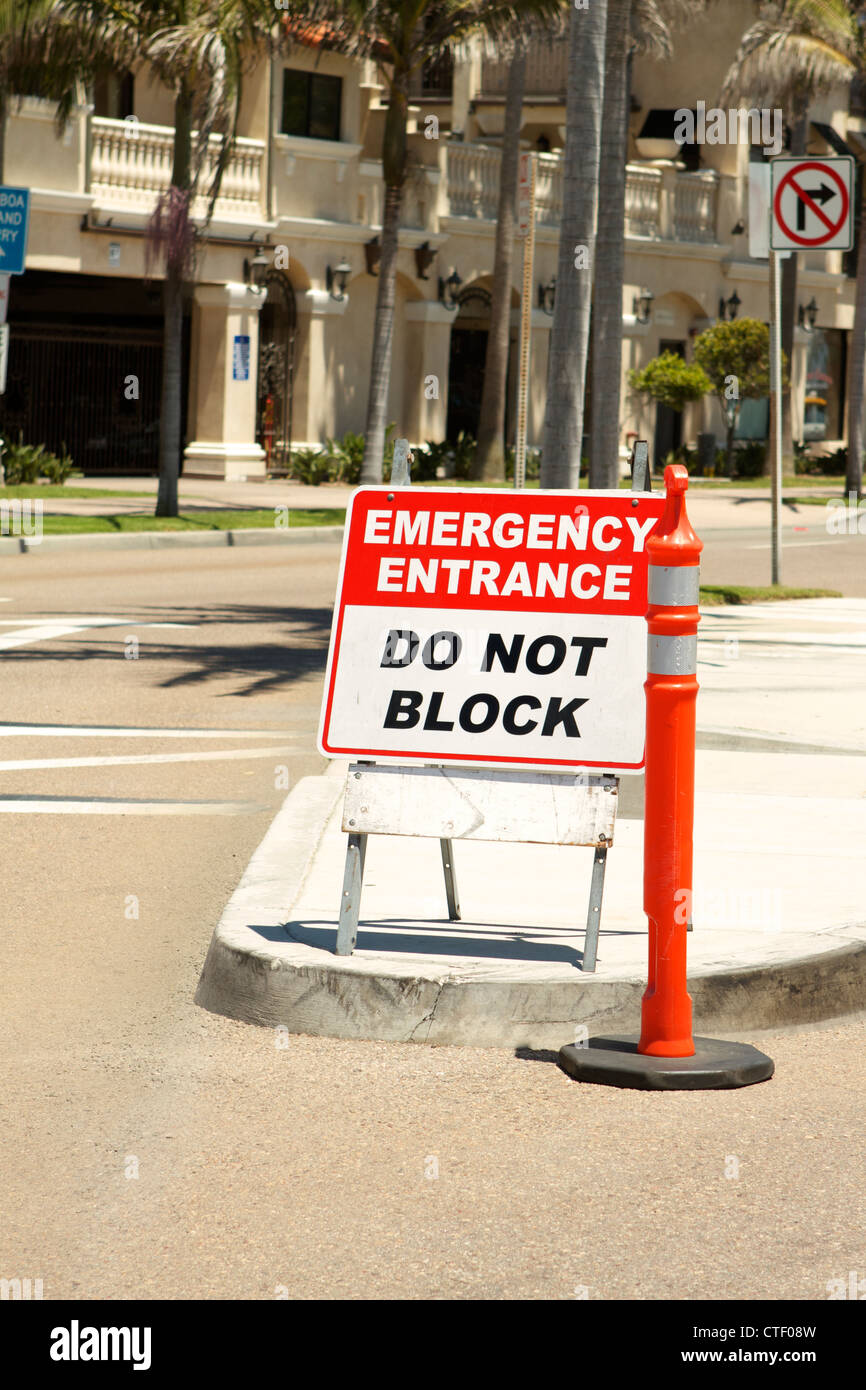 Emergency entrance only sign Stock Photo - Alamy