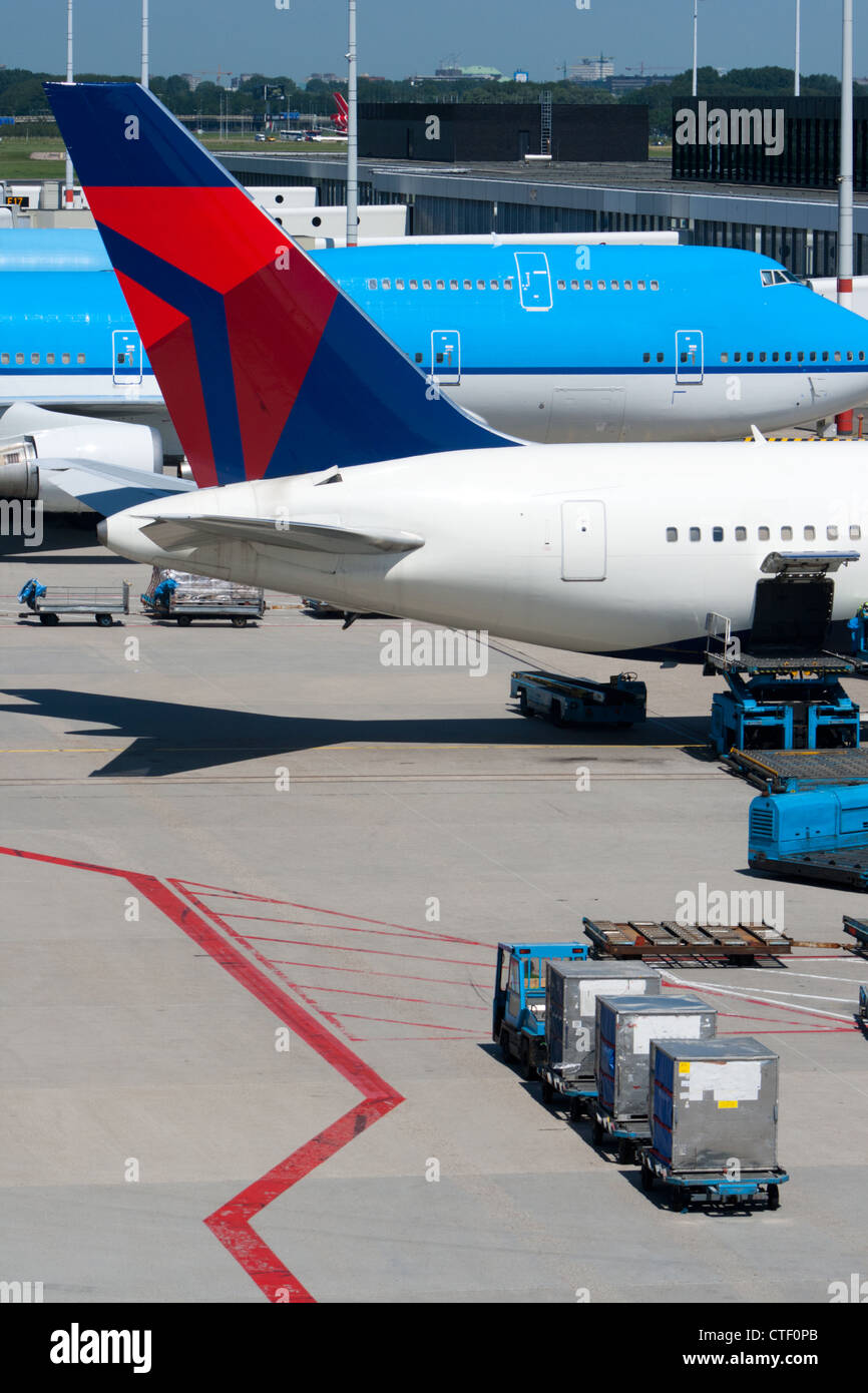 Freight loading platform hi-res stock photography and images - Alamy