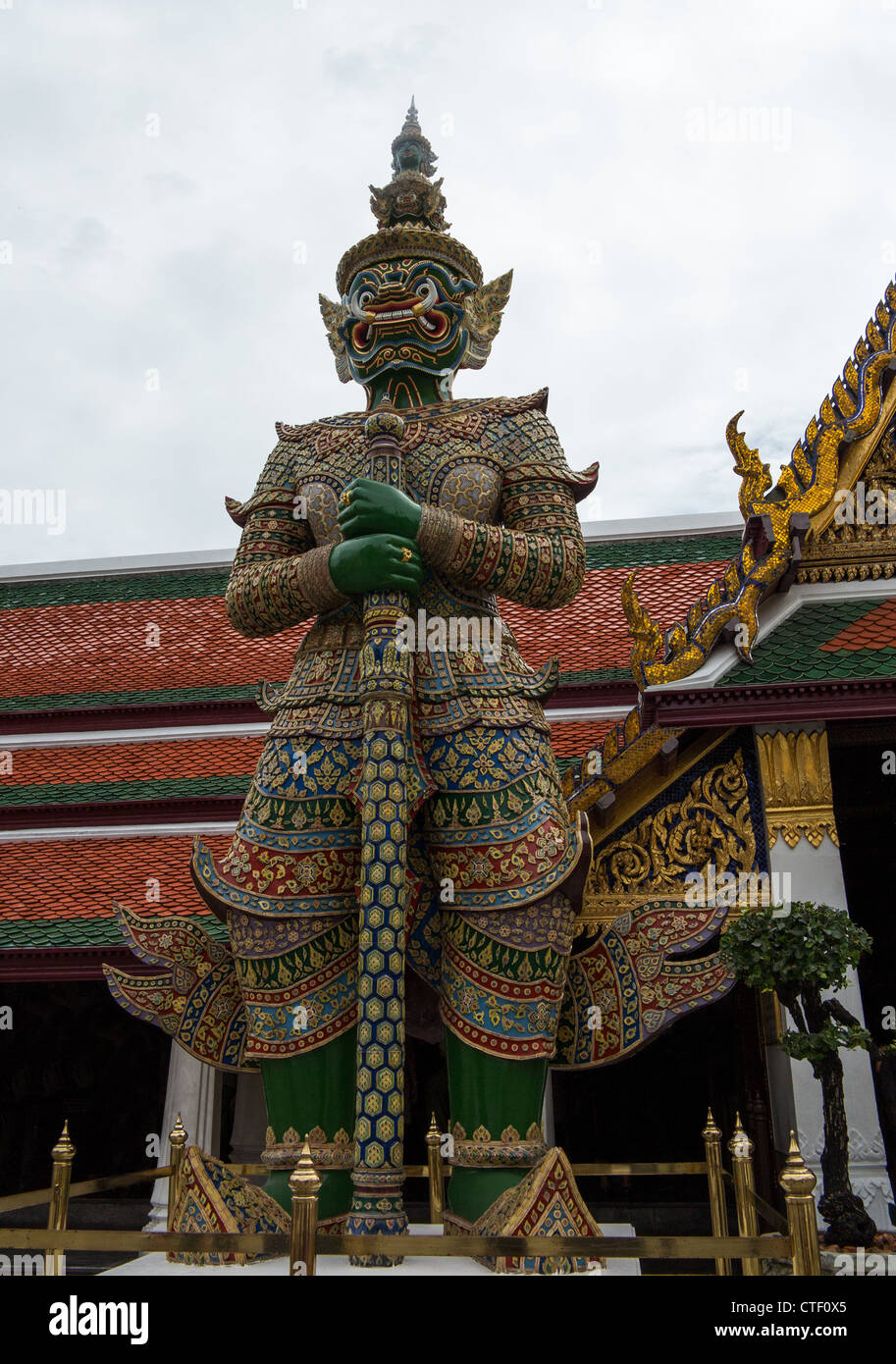 Grand palace guard statue hi-res stock photography and images - Alamy
