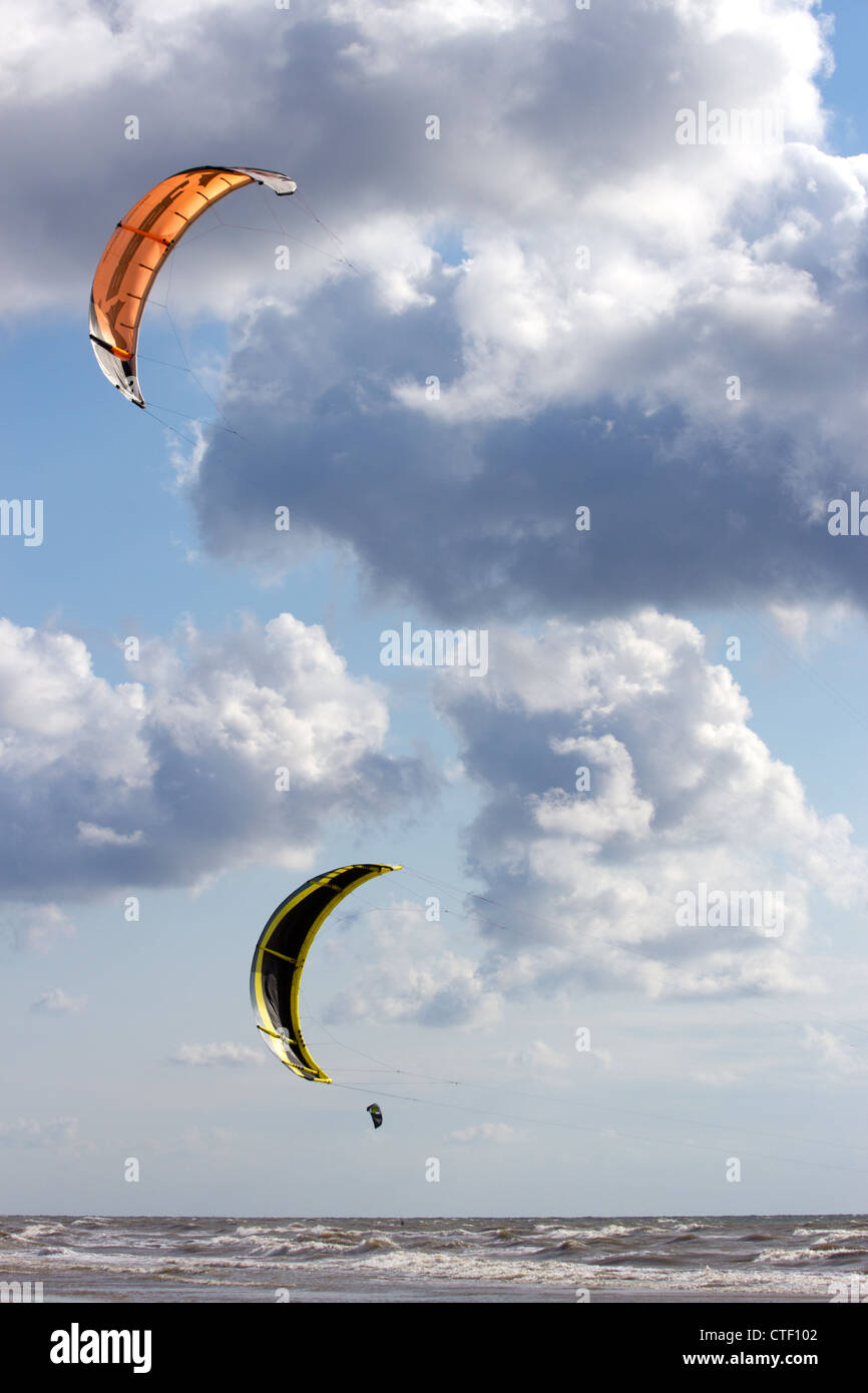 Kite surfing at sea hi-res stock photography and images - Alamy
