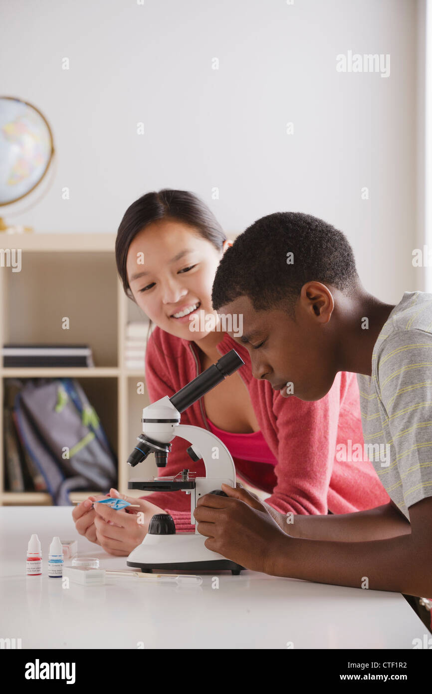 Students looking through microscope hi-res stock photography and images ...