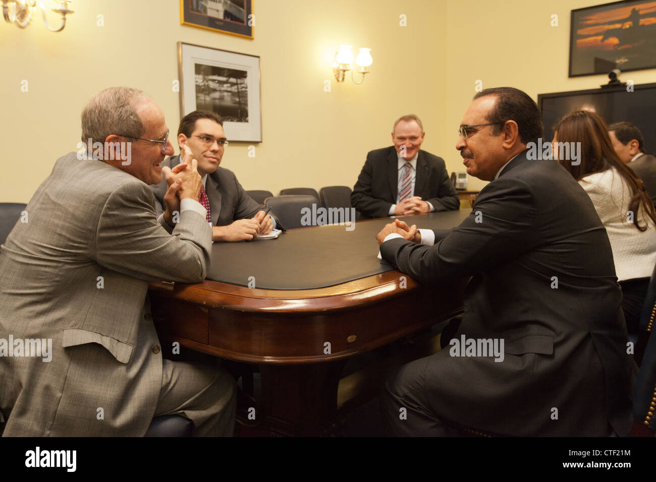 H e lt general shaikh rashed bin abdulla al khalifa hi-res stock ...