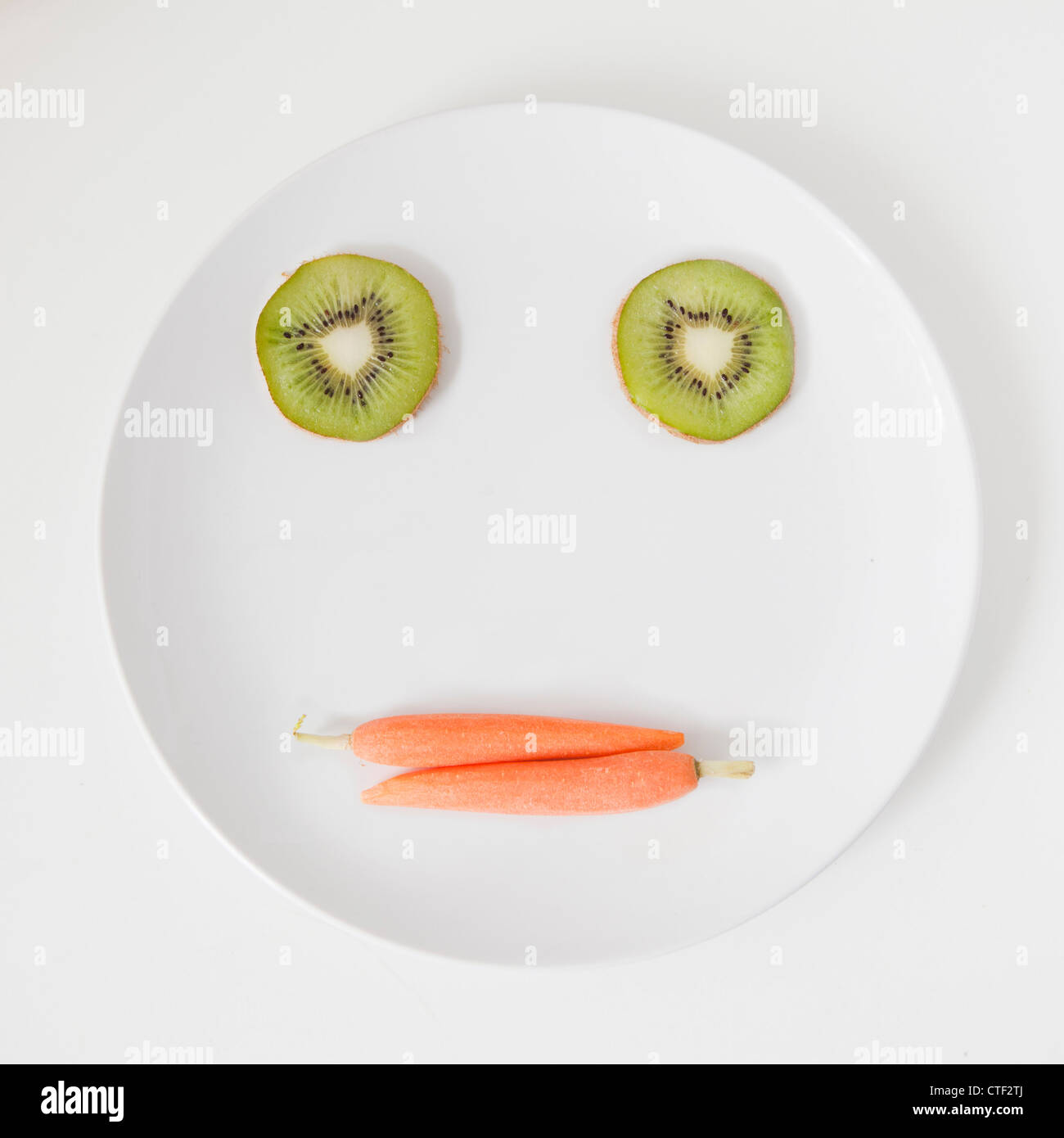 Fruit and vegetable face on plate, studio shot Stock Photo - Alamy
