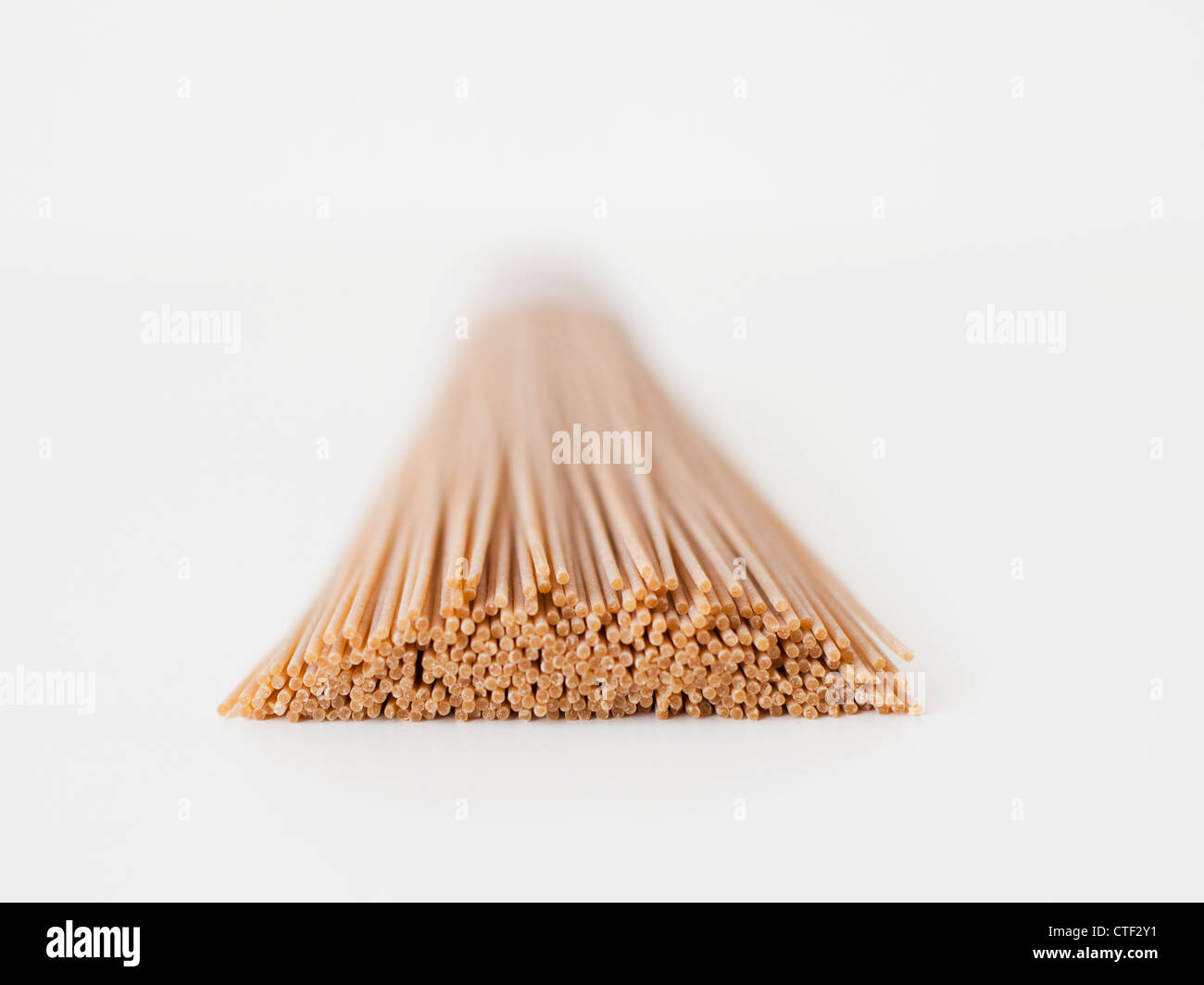 Bunch of dried spaghetti, close-up Stock Photo - Alamy