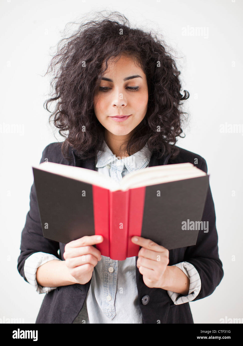 Young woman r reading book Stock Photo - Alamy