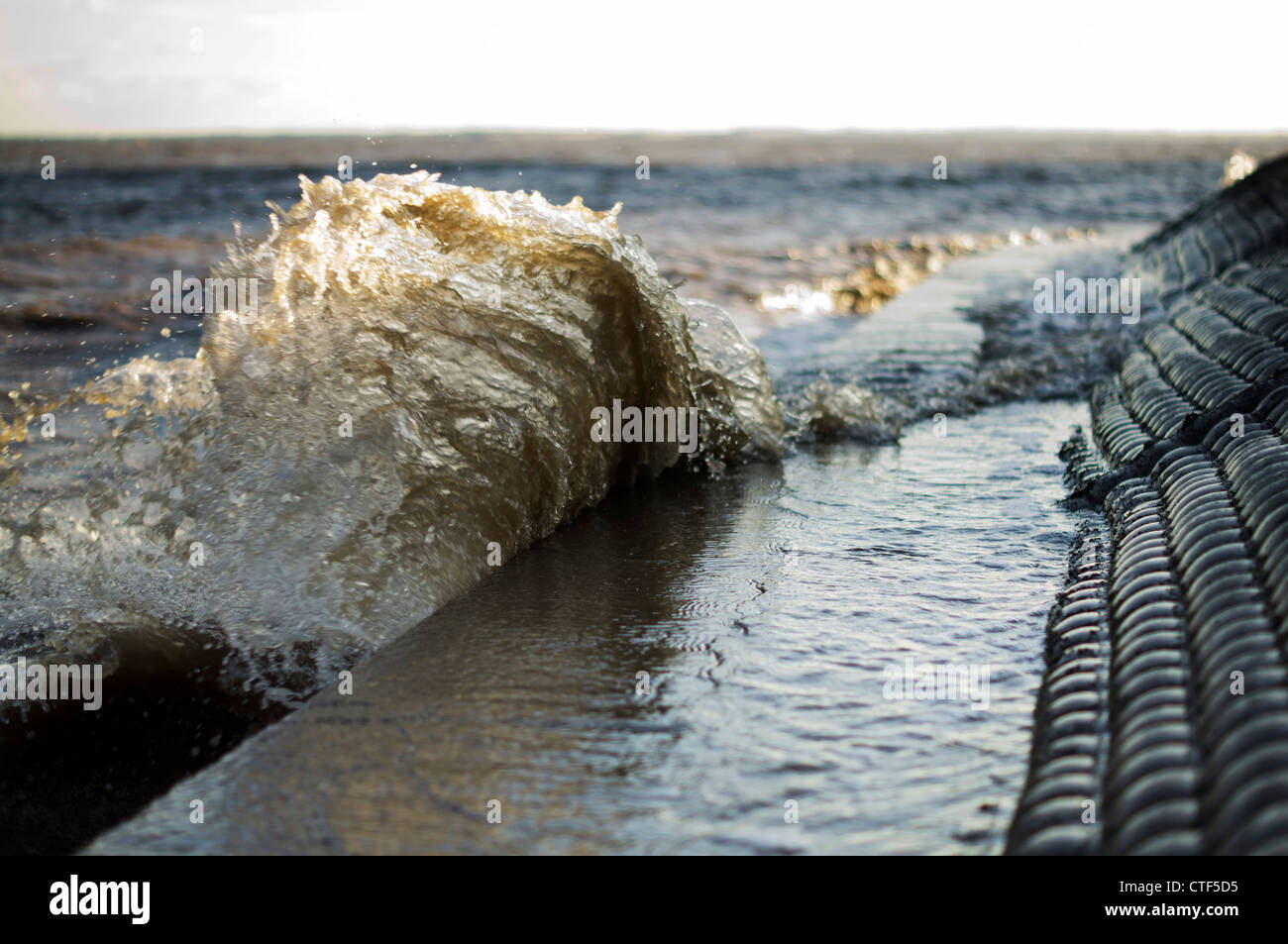 Waves over wall hi-res stock photography and images - Alamy
