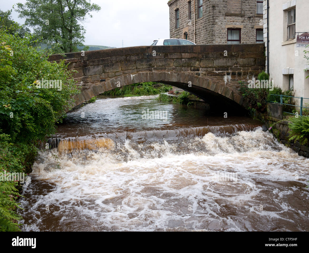 River tame delph village greater saddleworth hi-res stock photography ...