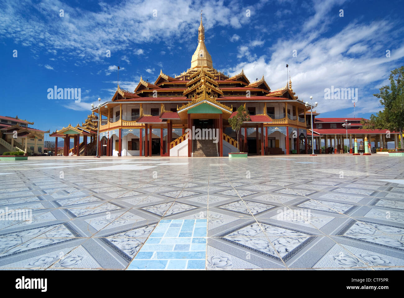 Phaung Daw U Pagoda, Inle Lake, Myanmar Stock Photo - Alamy