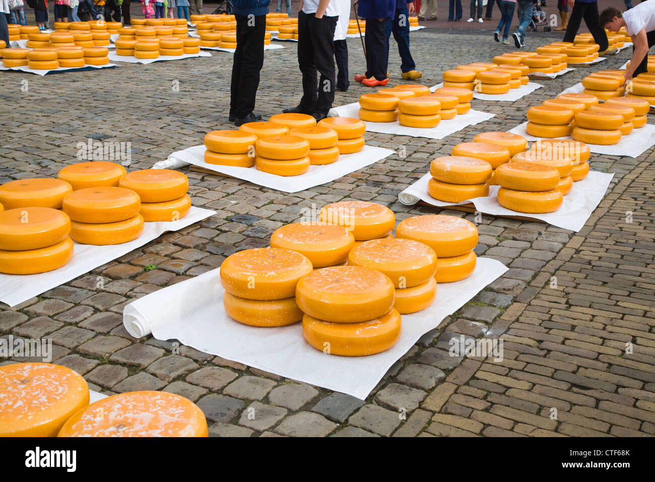 Cheese market Gouda Netherlands Stock Photo - Alamy