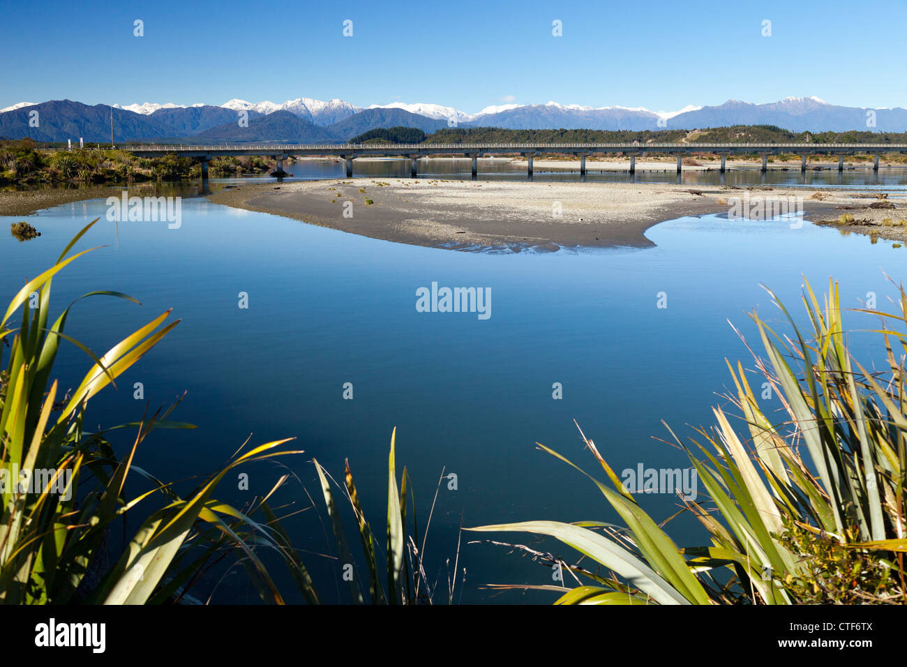 Hokitika Bay and Bridge, viewed from Pierson Esplanade, New Zealand ...