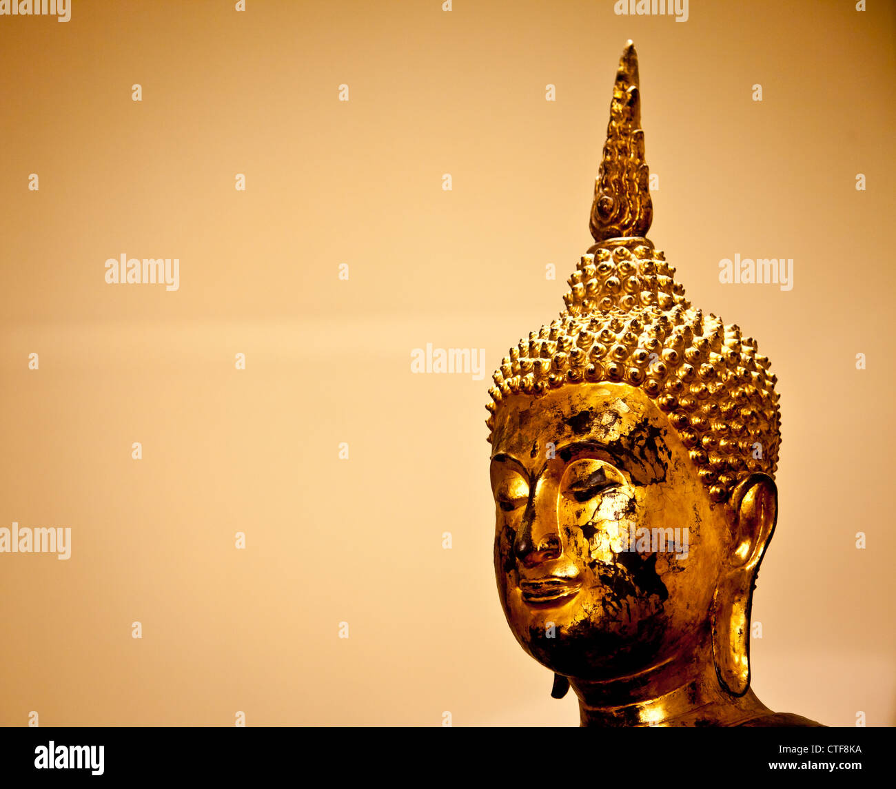 Iconic image of a classical Buddha figure Stock Photo - Alamy