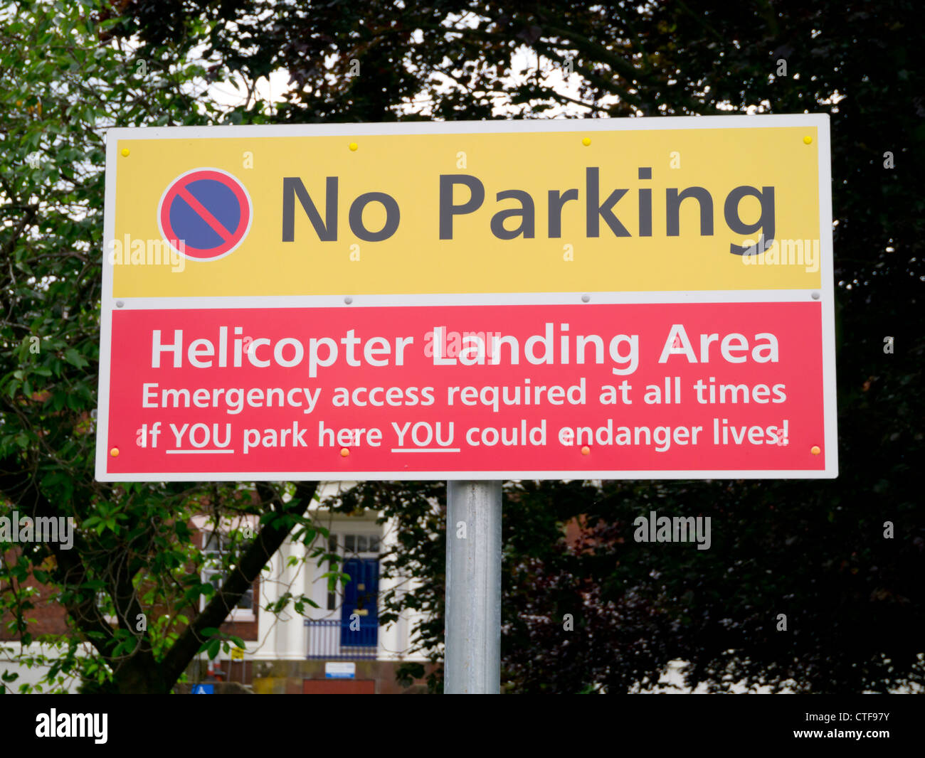 Signs warning motorists not to park in the Countess of Chester Hospital ...