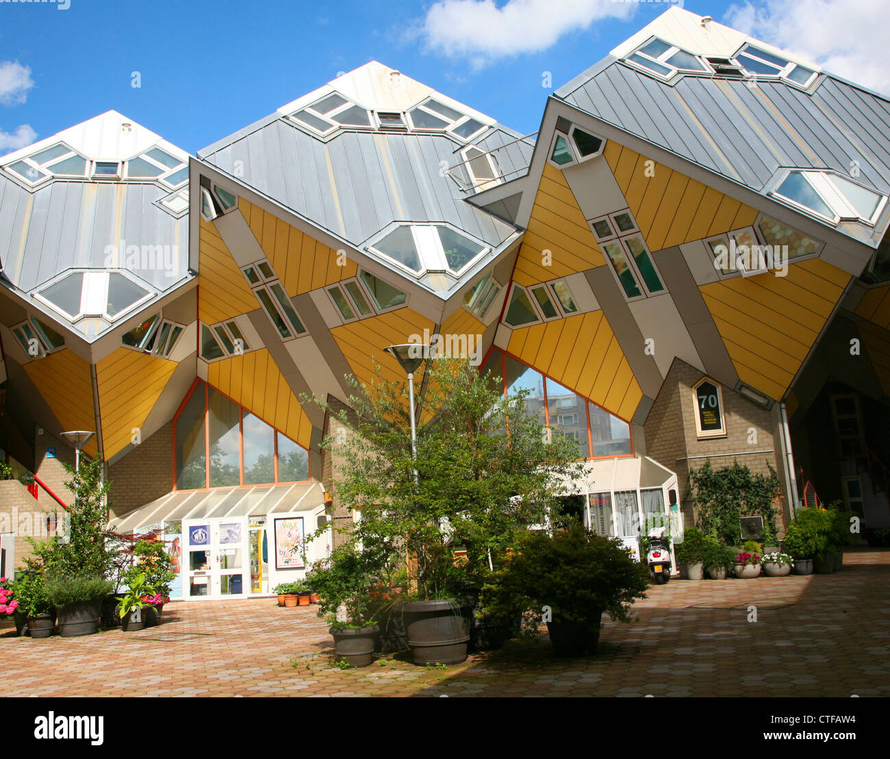 Kubuswoning Cube Houses, Blaak, Rotterdam, Netherlands architect Piet ...