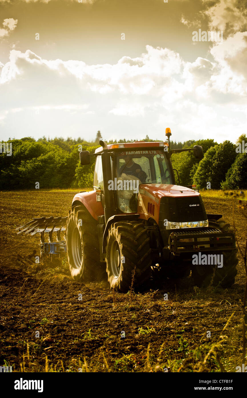 Ploughing in sunshine hi-res stock photography and images - Alamy