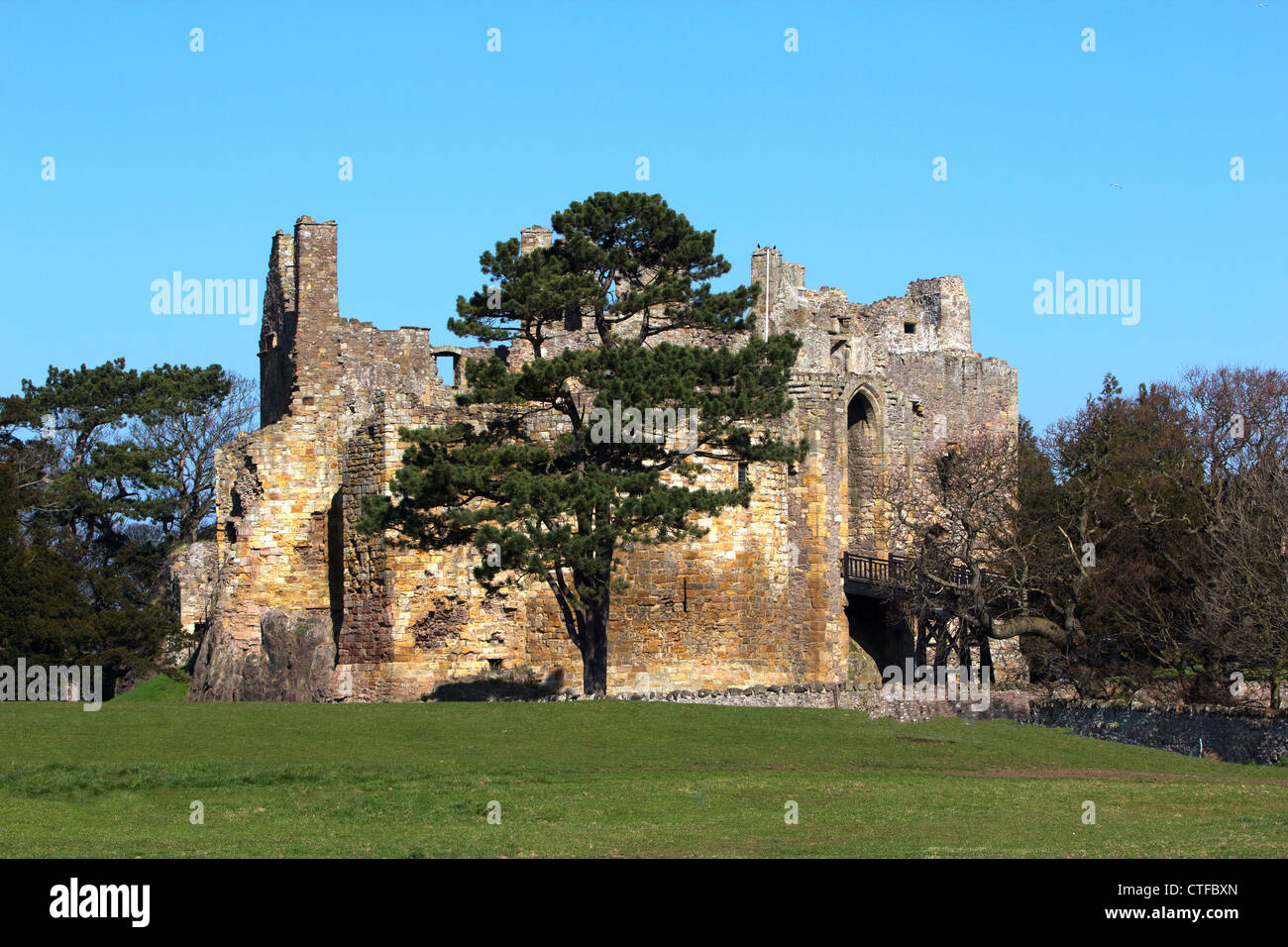 Dirleton castle hi-res stock photography and images - Alamy